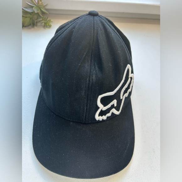 Fox | Accessories | Fox Racing Black White Embroidered Flexfit Baseball ...